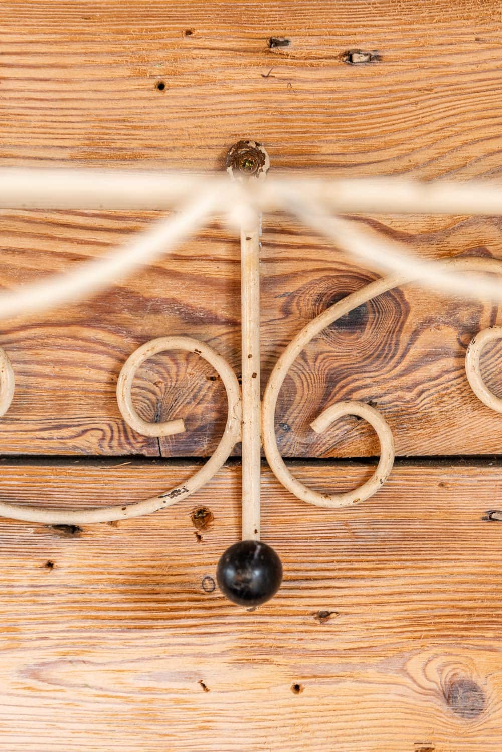 1950s Wire Coat Rack #9881 - Retrouvius