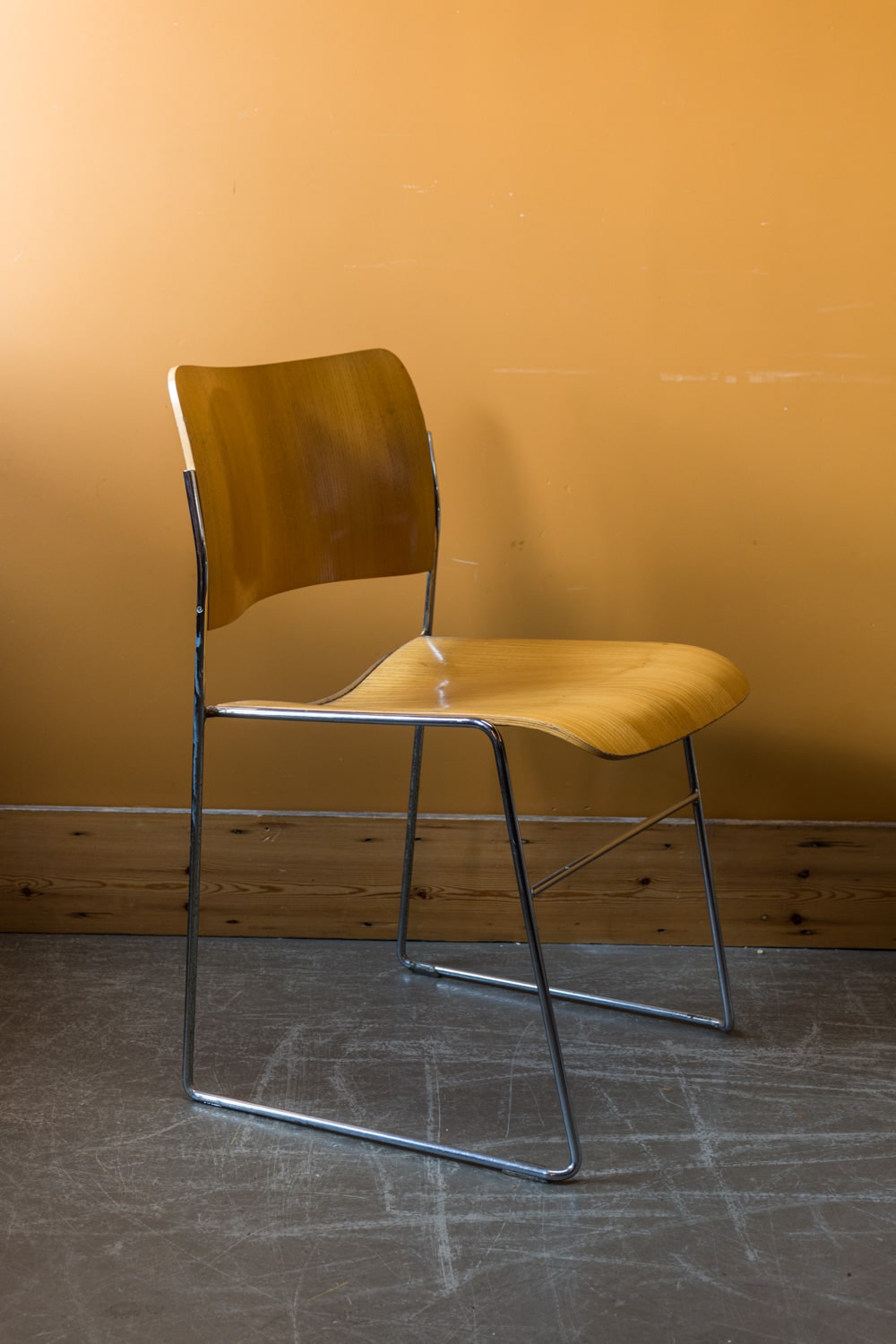 40/4 David Rowland Stacking Chairs #8669 - Retrouvius