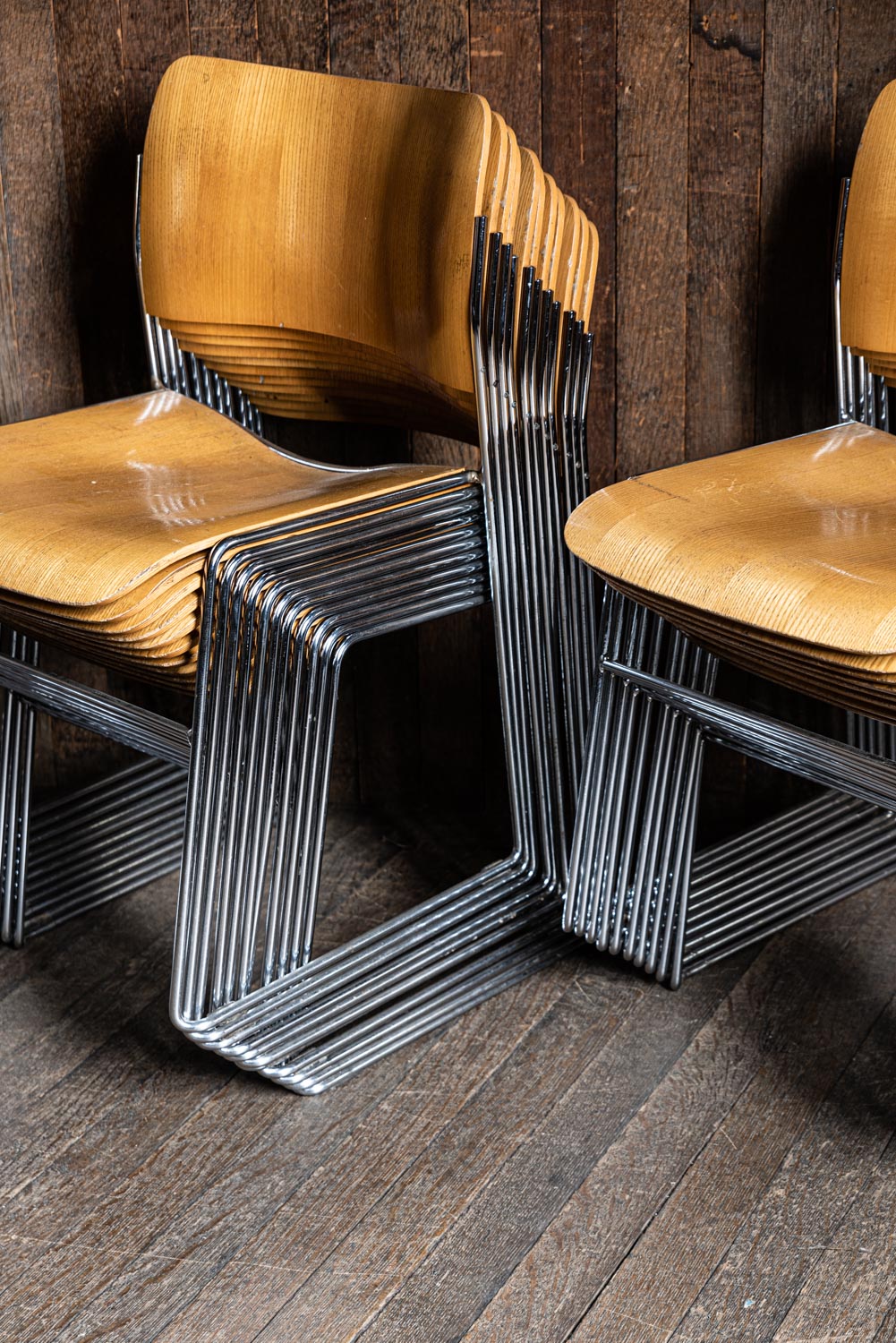 40/4 David Rowland Stacking Chairs #8669 - Retrouvius