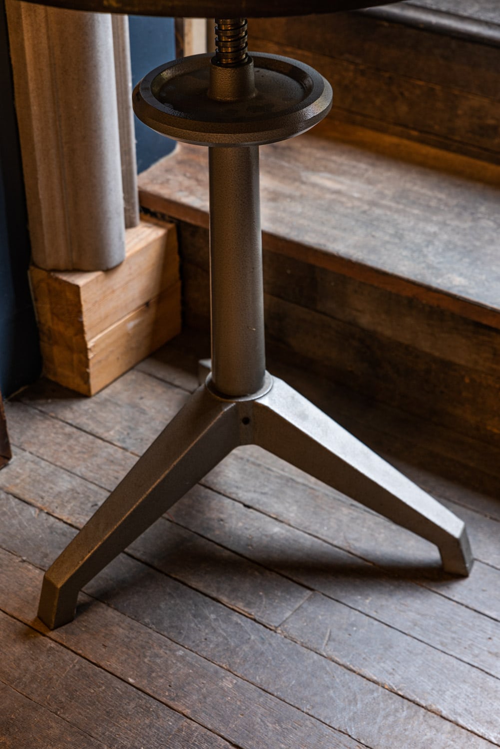 Adjustable Sculptor's Table #8616 - Retrouvius