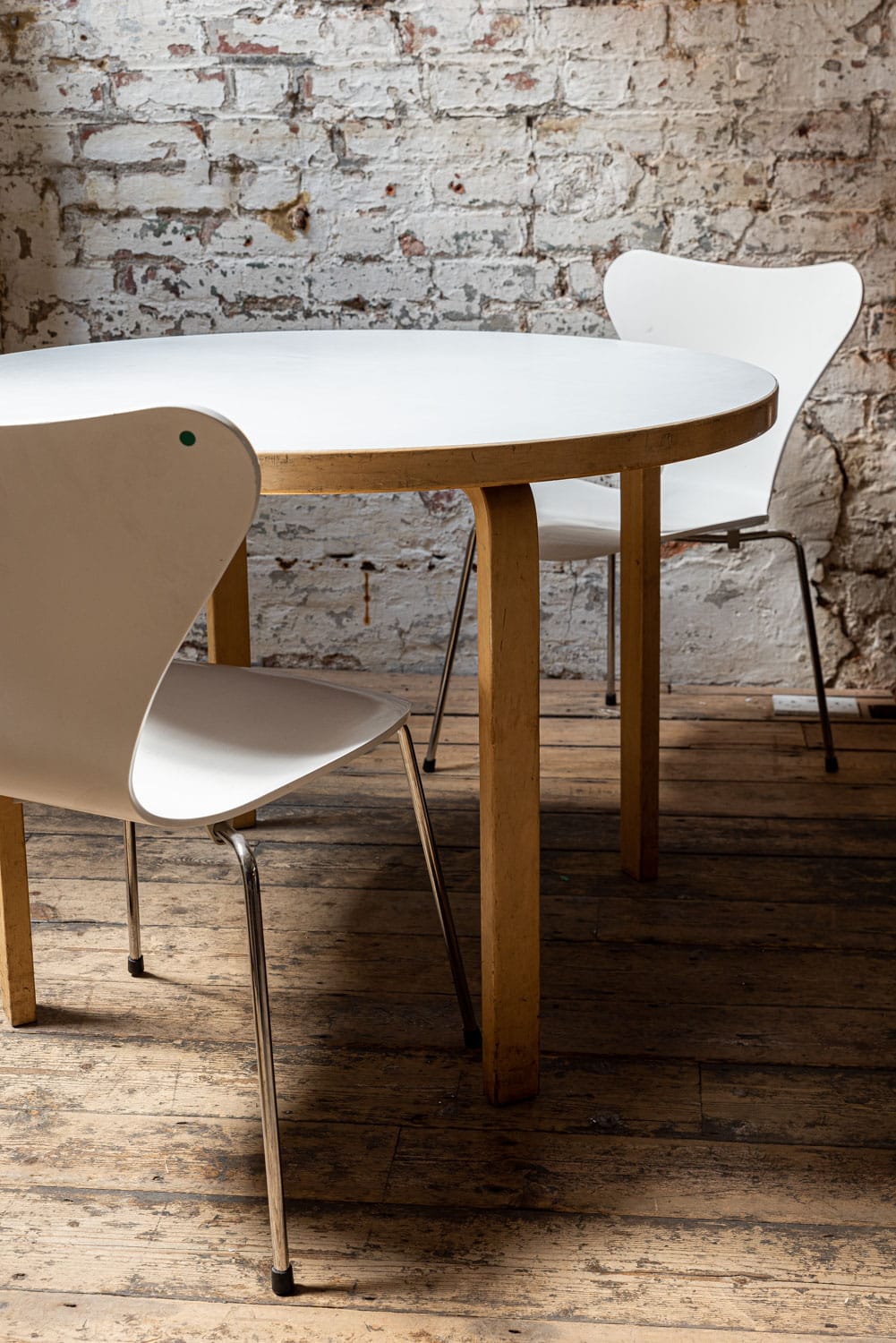 Alvar Aalto Artek tables #8200 - Retrouvius