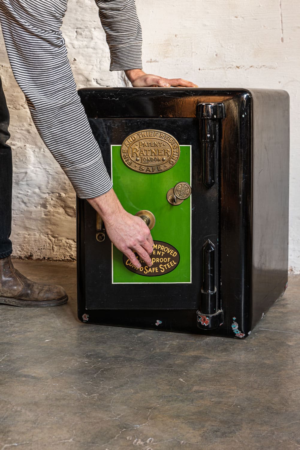 Antique Ratner Safe with Key #8633 - Retrouvius