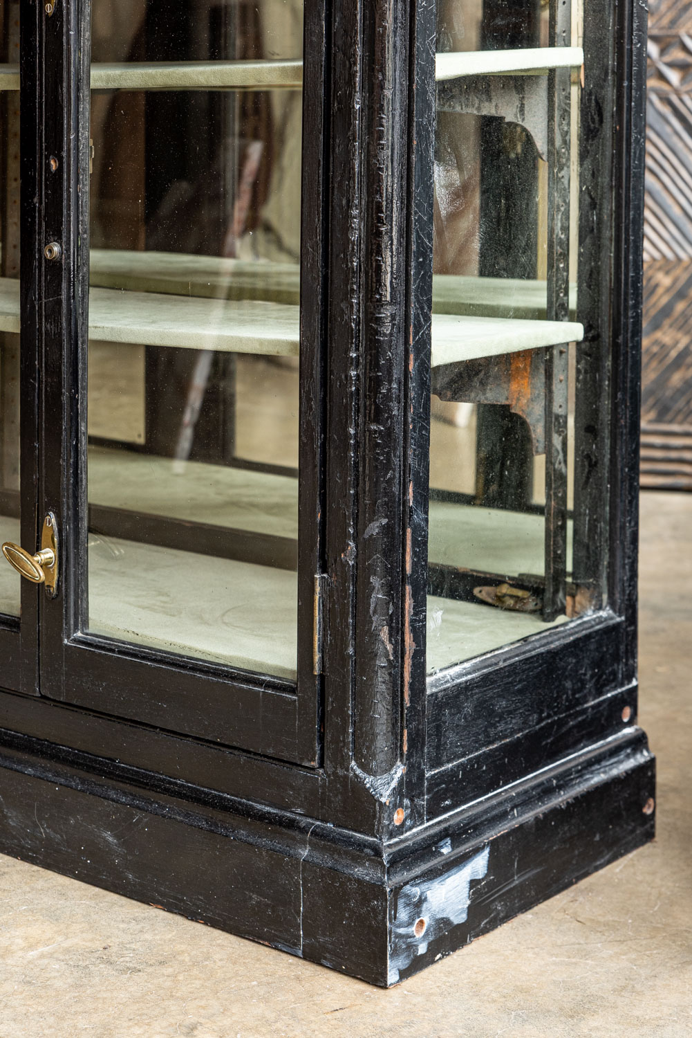 Antique Shop Display Cabinet #8469 - Retrouvius