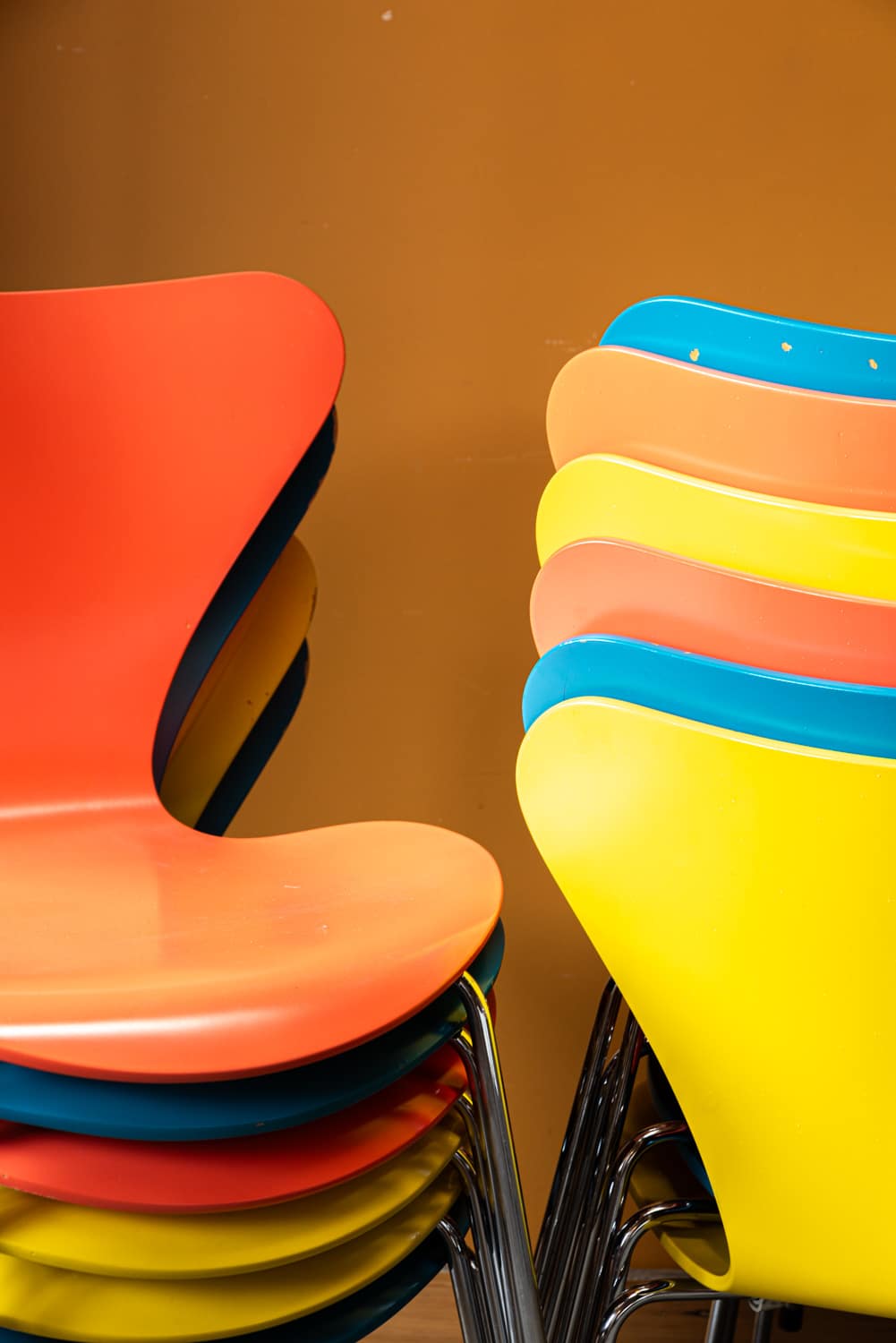 Arne Jacobsen Series 7 Chairs #8914 - Retrouvius