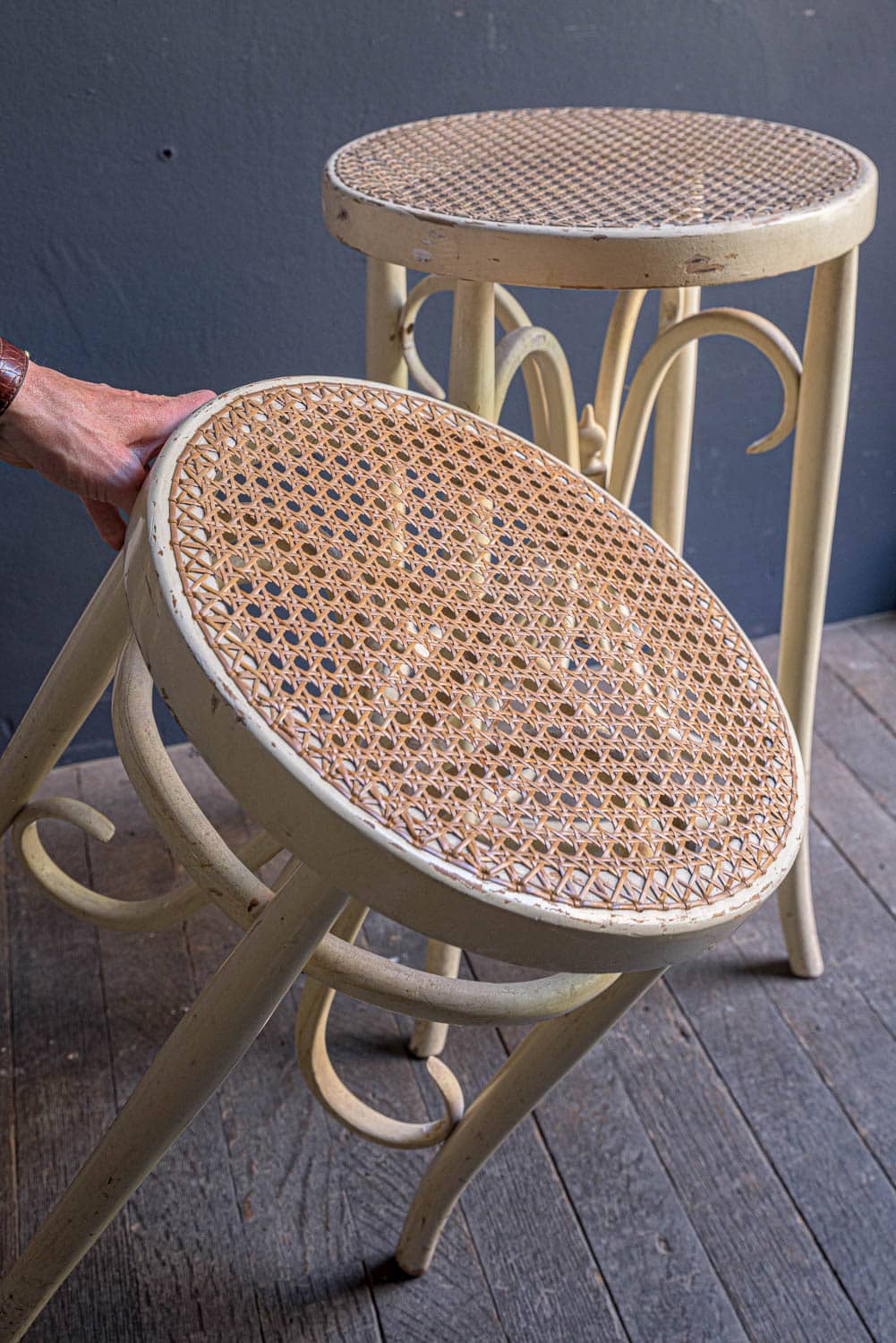 Bentwood stools #8175 - Retrouvius