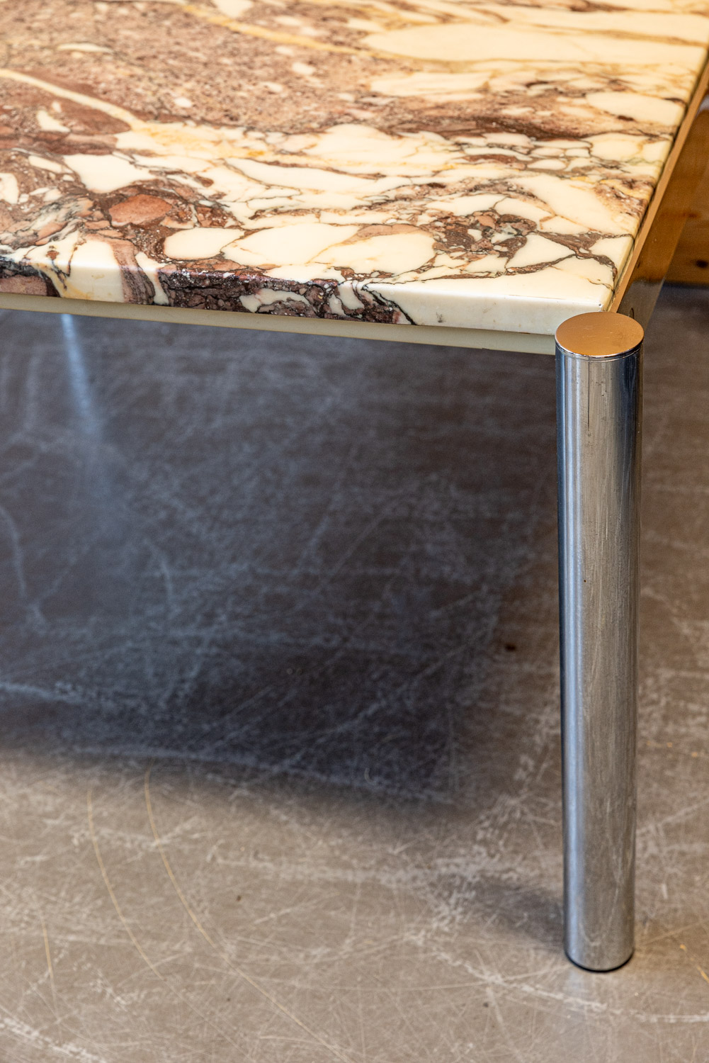 Calcatta Viola Marble table #8187 - Retrouvius