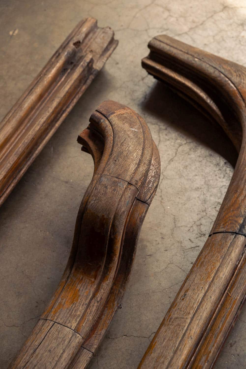 Carved Oak Handrail #9980 - Retrouvius