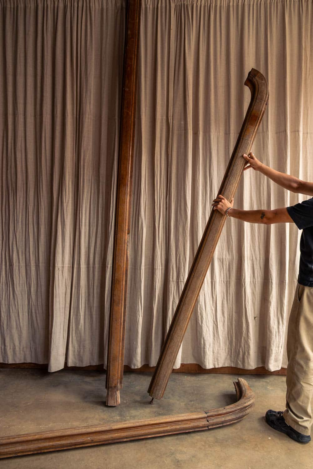 Carved Oak Handrail #9980 - Retrouvius