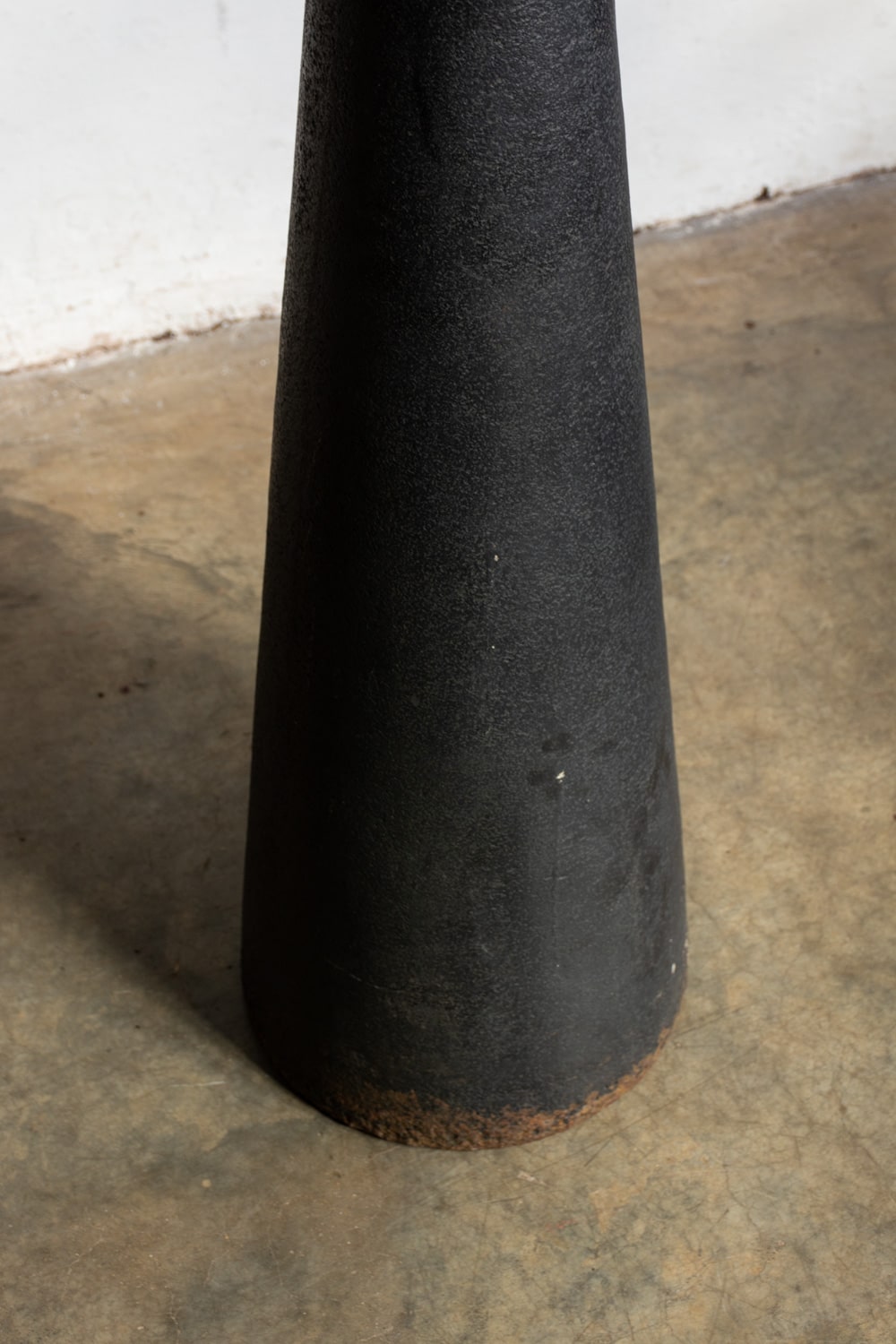 Cast Iron Plinth #6510 - Retrouvius