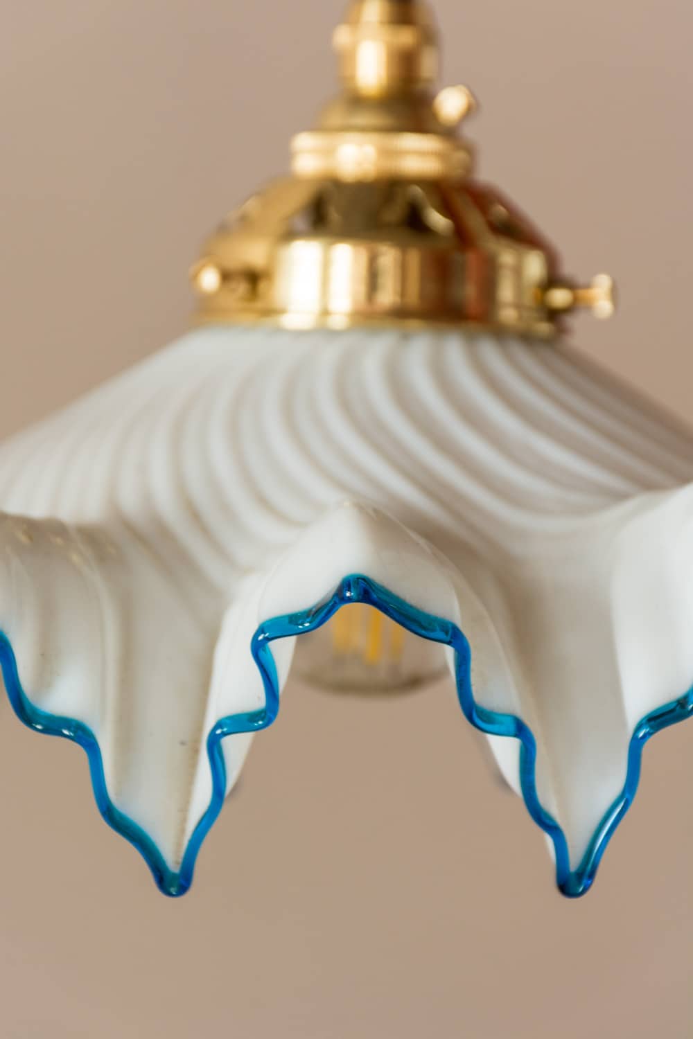 Coloured-edge Frilly Pendants #9762 - Retrouvius