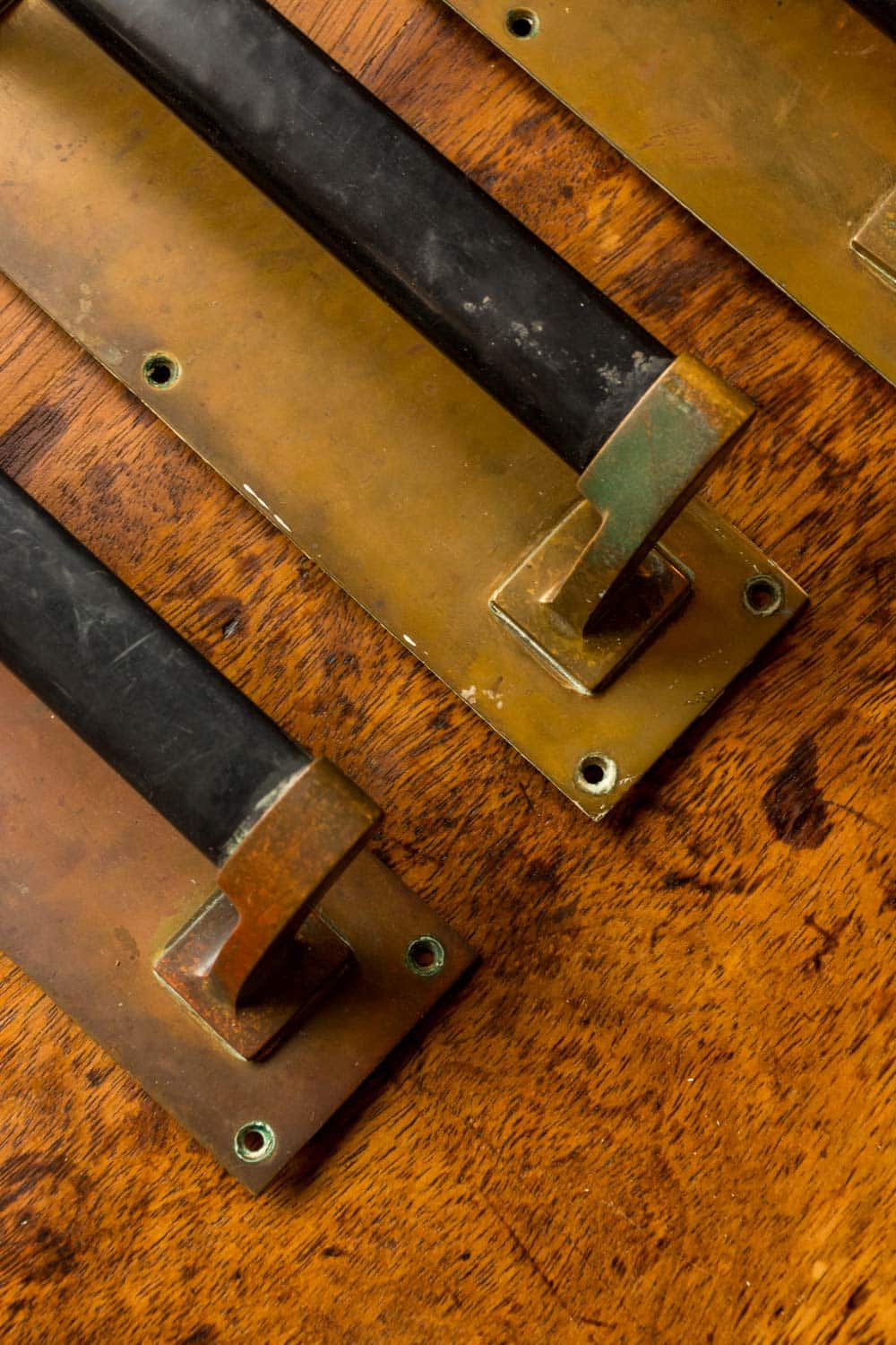Edwardian Brass Pull Handles #9500 - Retrouvius Edwardian Brass Pull Handles #9500 - Retrouvius
