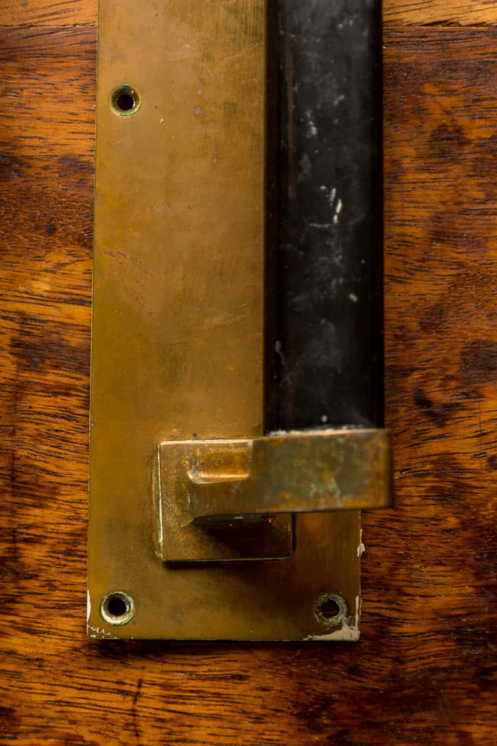 Edwardian Brass Pull Handles #9500 - Retrouvius Edwardian Brass Pull Handles #9500 - Retrouvius