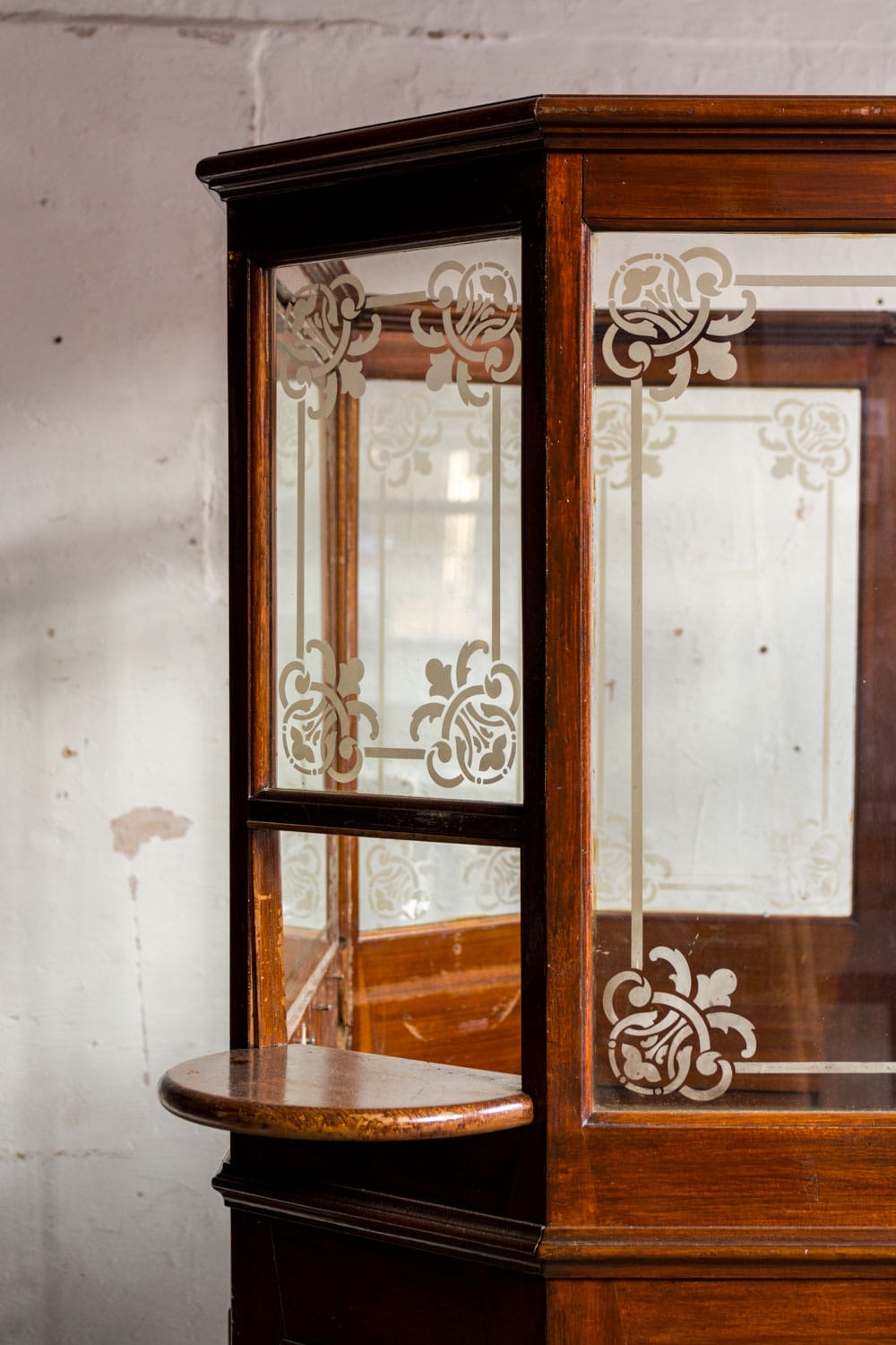 Glazed Cash Booth #9511 - Retrouvius