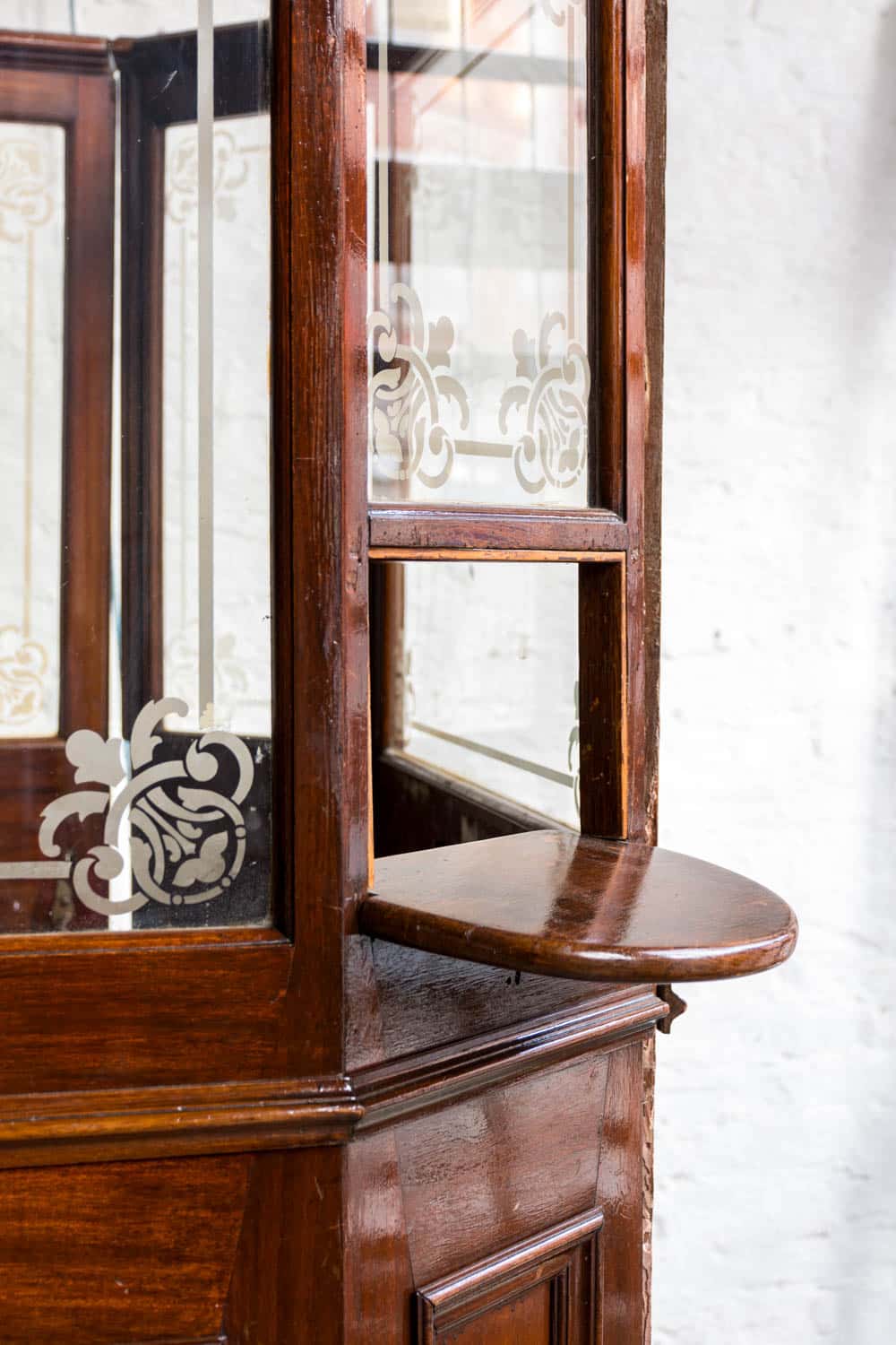 Glazed Cash Booth #9511 - Retrouvius