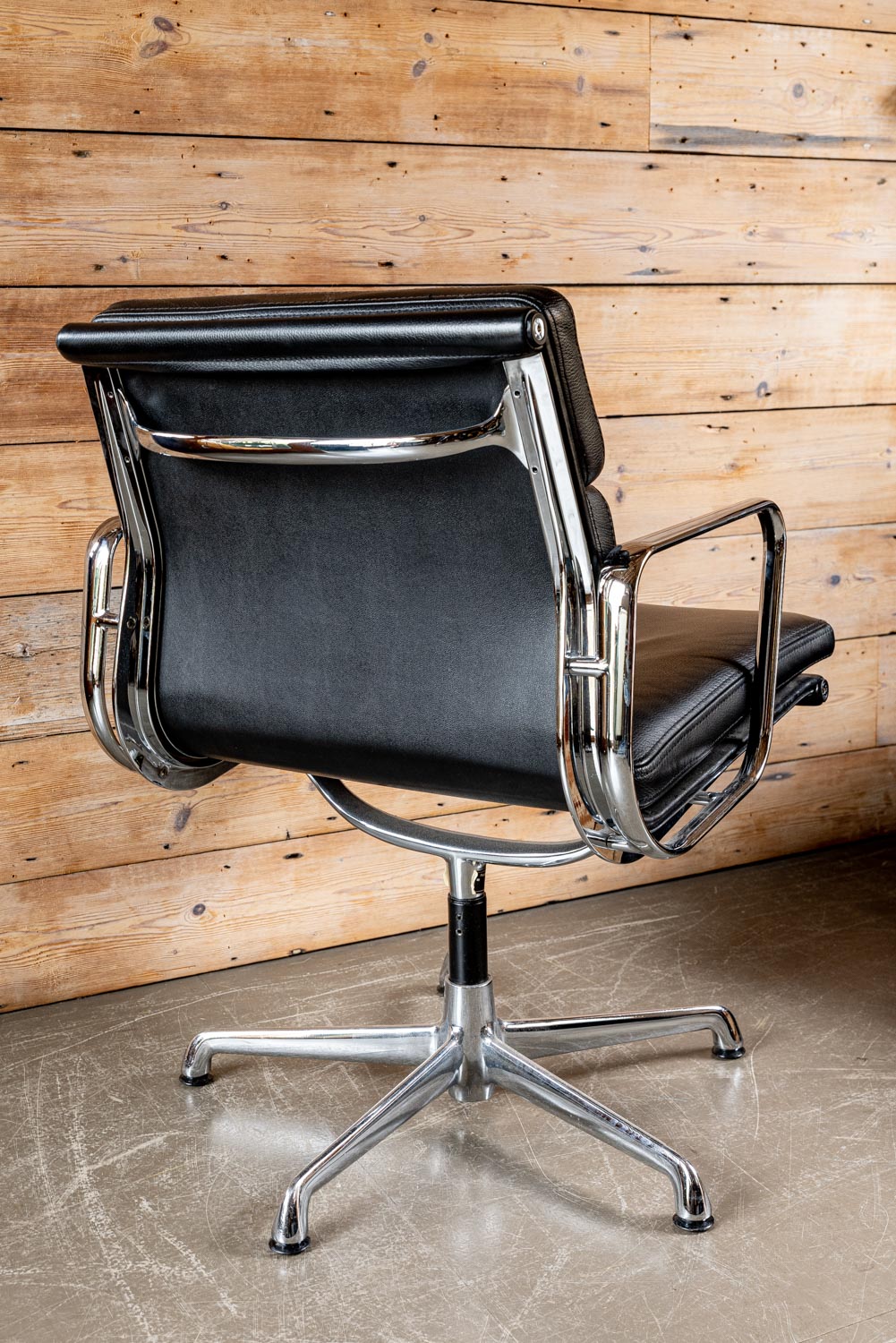ICF Eames softpad chair #8143 - Retrouvius