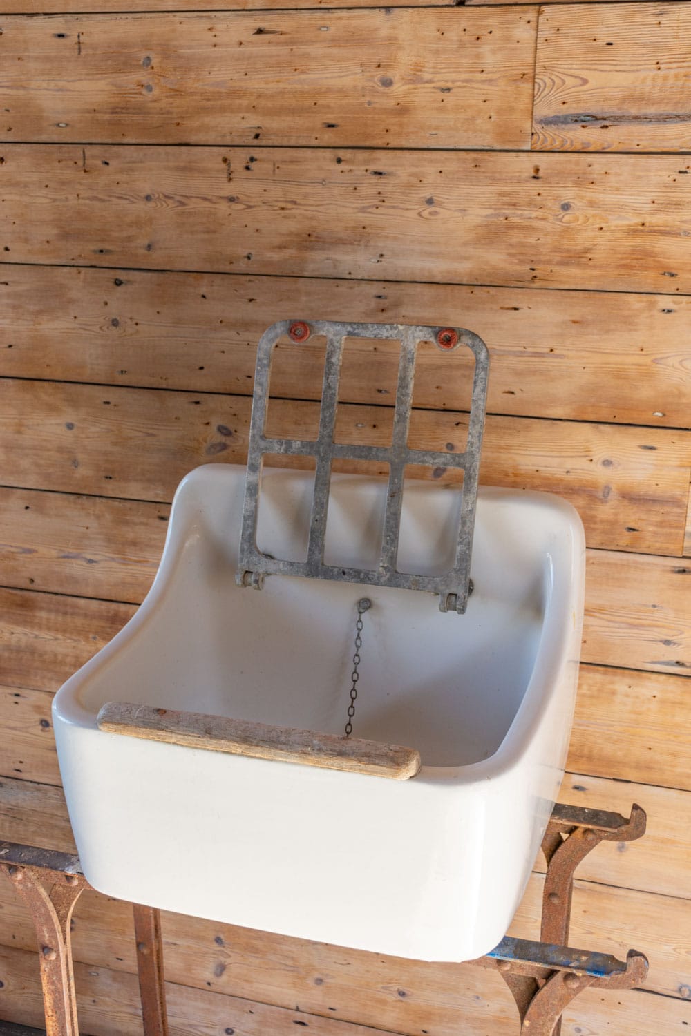 Janitor's Butler Sink #9282 - Retrouvius