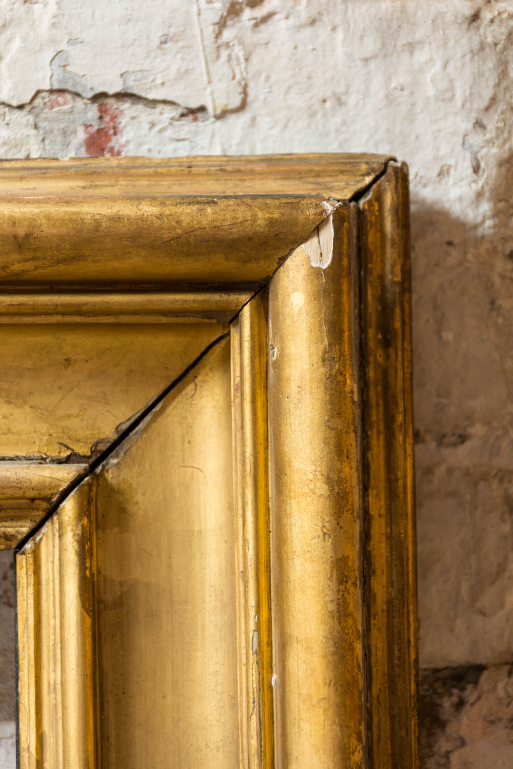 Large Gold Frame #9488 - Retrouvius