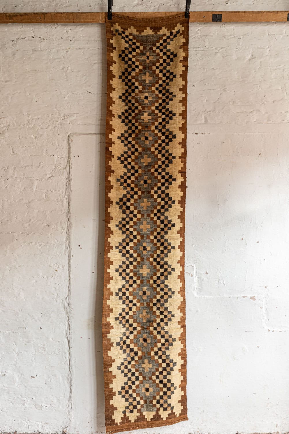 Long Geometric Runner #8108 - Retrouvius