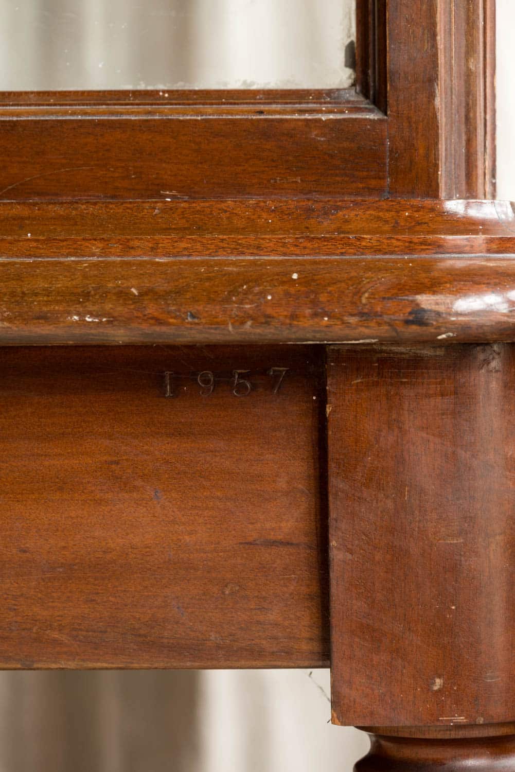 Mahogany Museum Display Case #1000 - Retrouvius