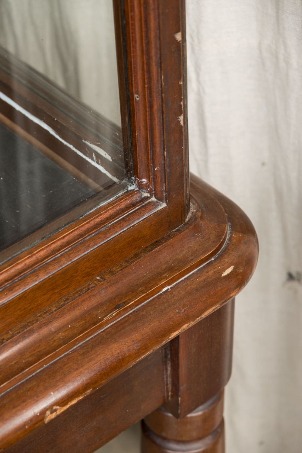 Mahogany Museum Display Case #1000 - Retrouvius