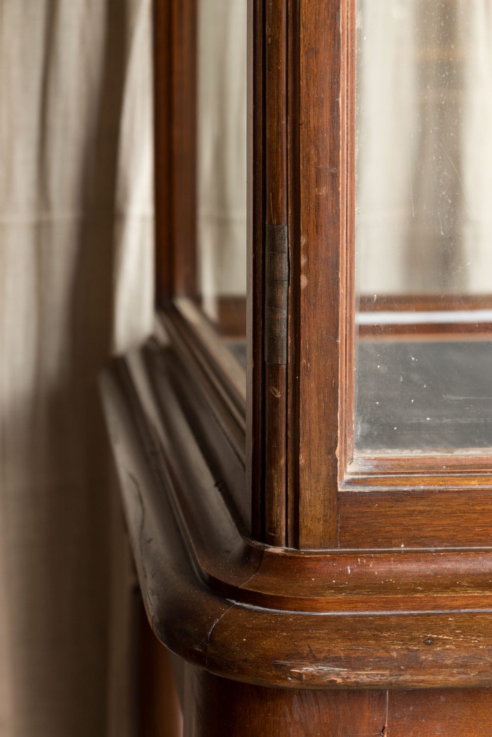 Mahogany Museum Display Case #1000 - Retrouvius