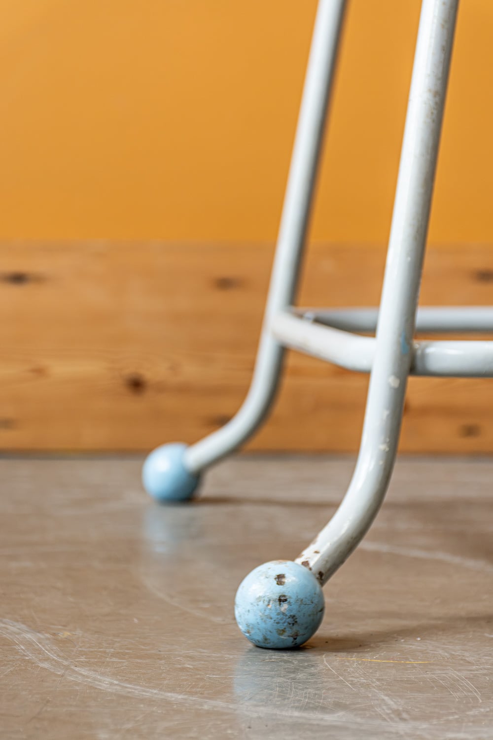 Midcentury Atomic Stool #8985 - Retrouvius