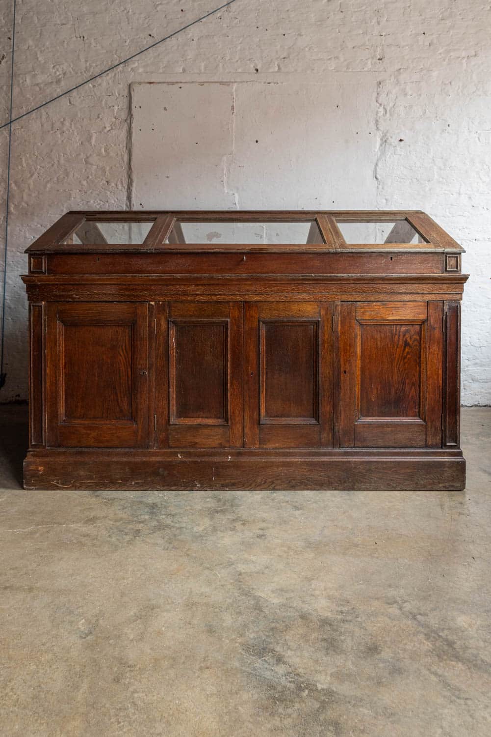 Oak Museum Display Cases #9292 - Retrouvius