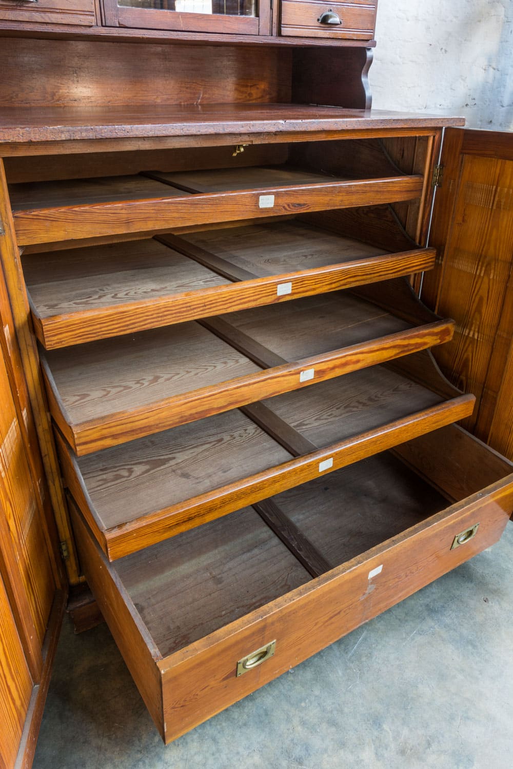 Pitch Pine Linen Press #5588 - Retrouvius