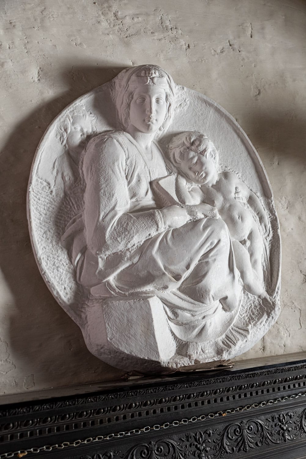 Pitti Tondo Plaster Relief #8446 - Retrouvius