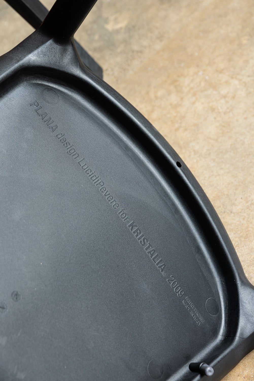 Plana Stackable Chairs #8755 - Retrouvius