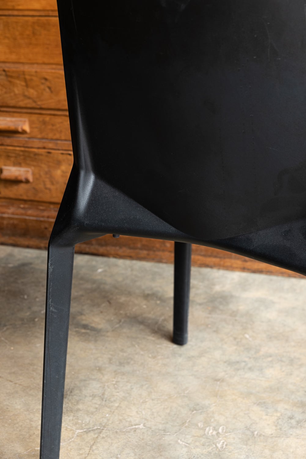 Plana Stackable Chairs #8755 - Retrouvius