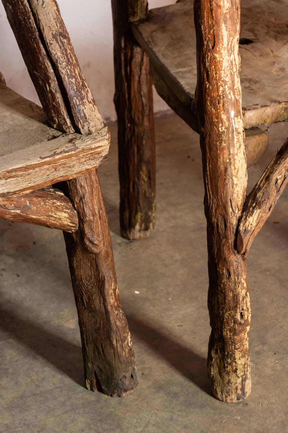 Primitive grotto table and chairs #8132 - Retrouvius