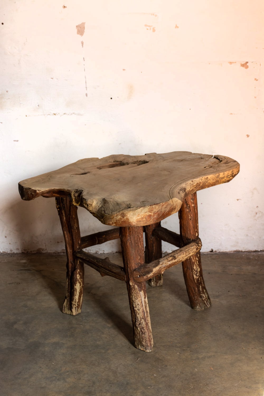 Primitive grotto table and chairs #8132 - Retrouvius