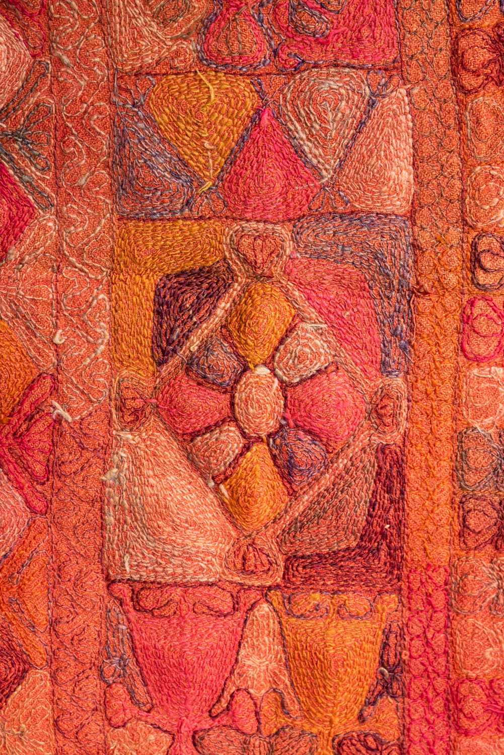 Red Marsh Arab Textile #8256 - Retrouvius