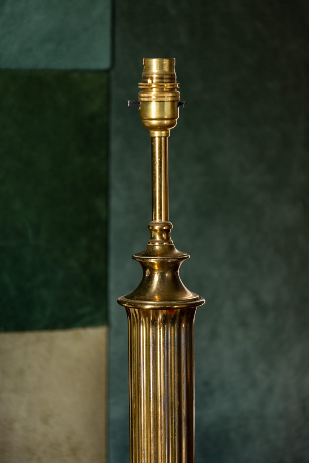 Ribbed brass column lamp #8063 - Retrouvius
