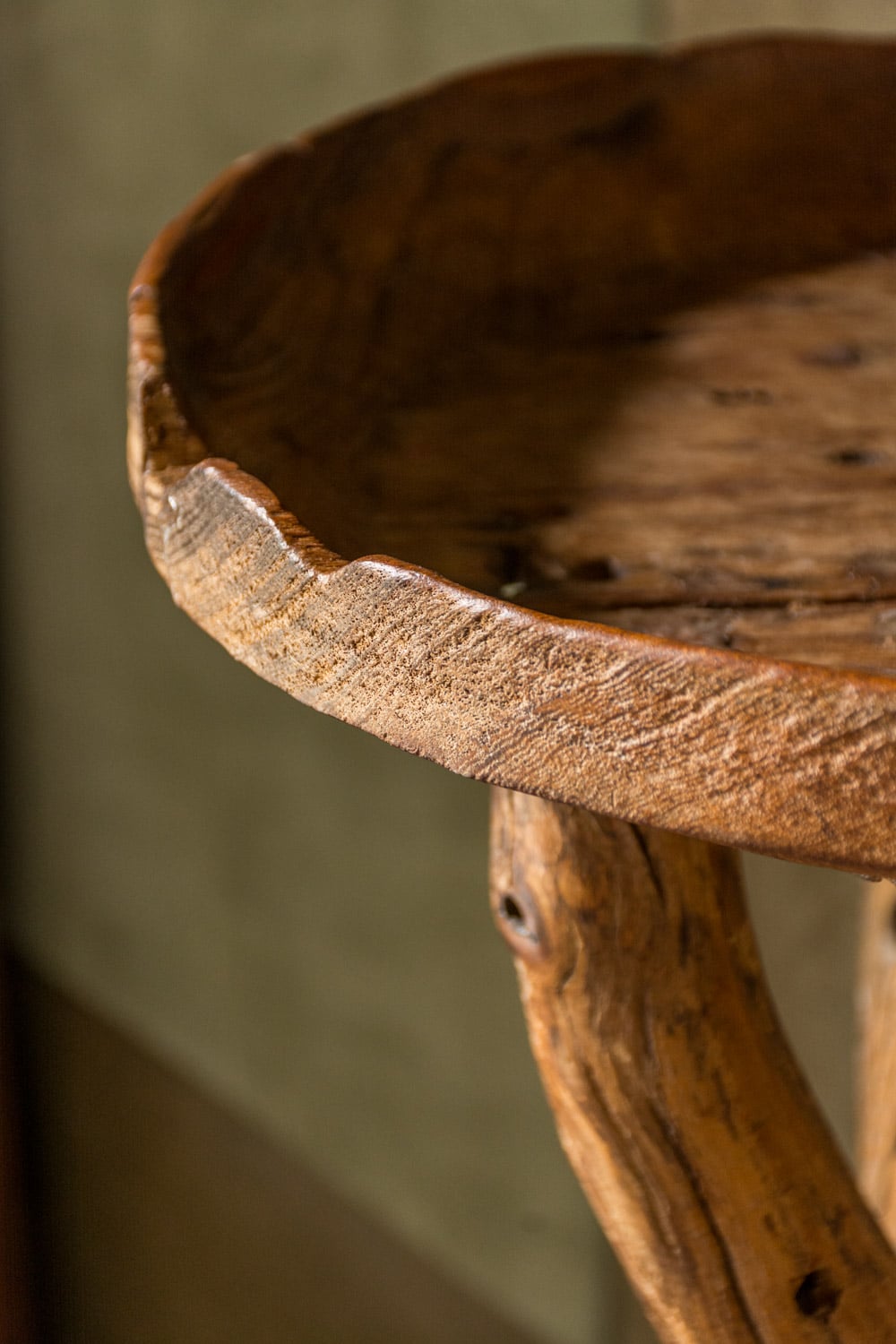 Rustic Freeform Tripod Table #9579 - Retrouvius