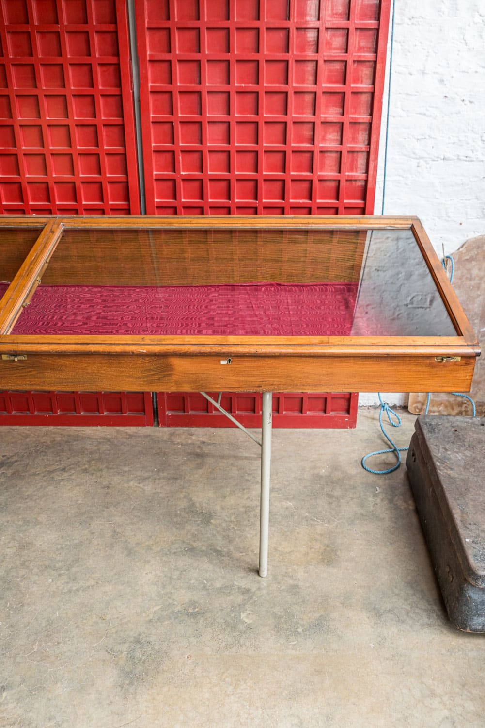 Sloped Display Case #8910 - Retrouvius