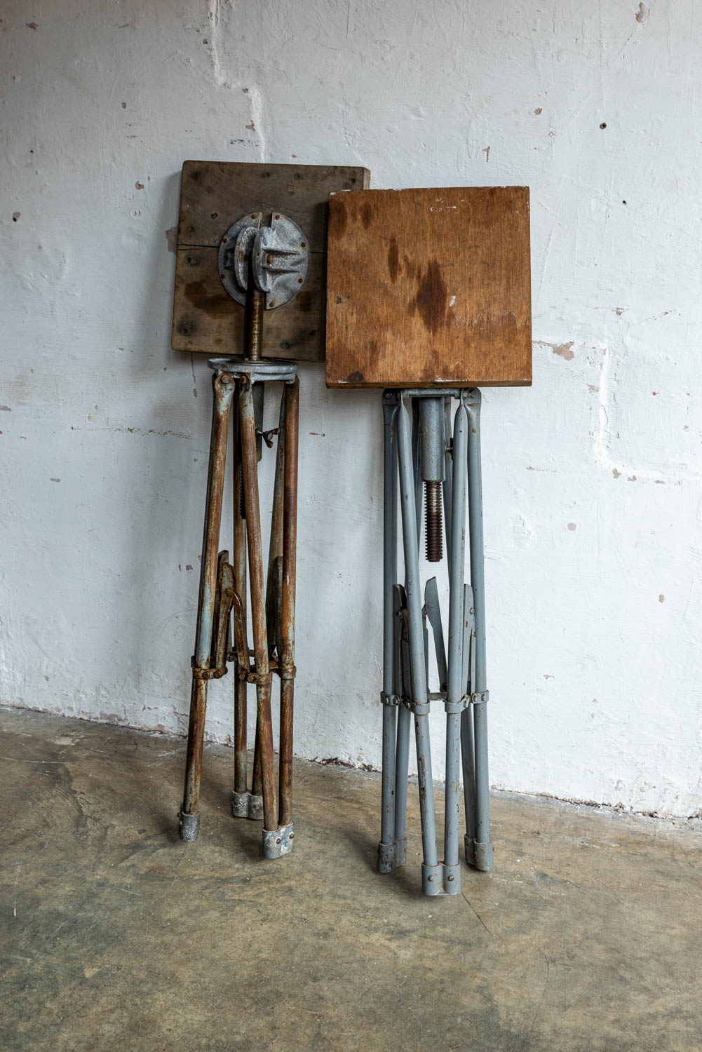 Tiranti Sculpture Stands #9537 - Retrouvius