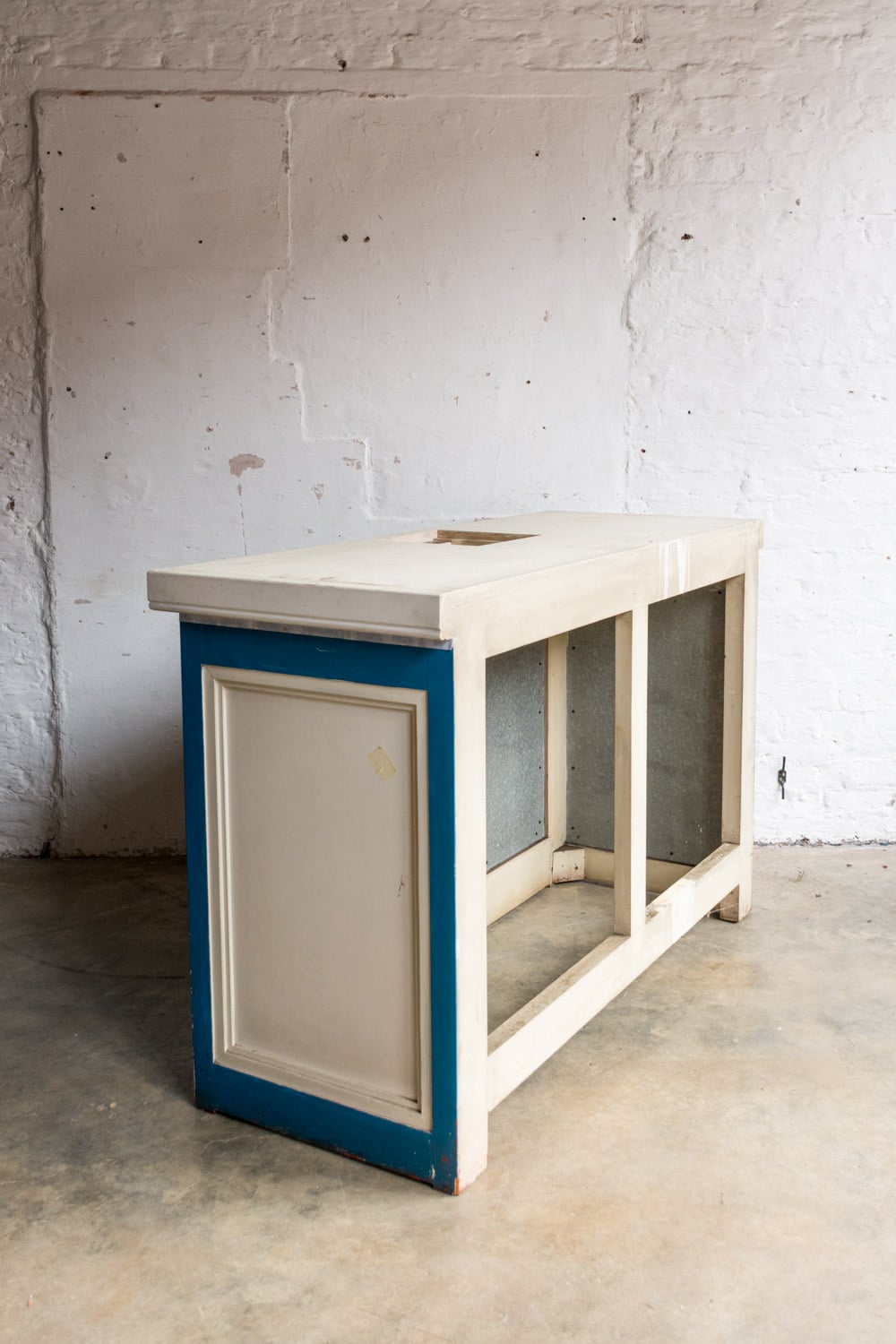 White and Blue Altar #9557 - Retrouvius