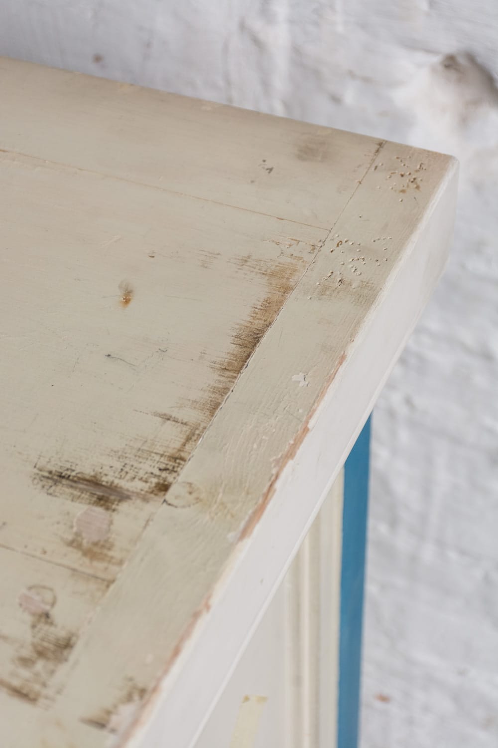 White and Blue Altar #9557 - Retrouvius