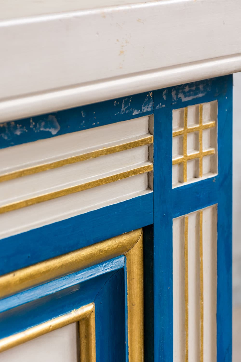 White and Blue Altar #9557 - Retrouvius