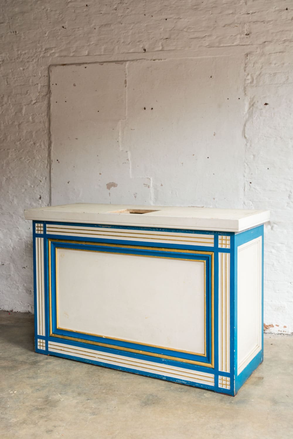 White and Blue Altar #9557 - Retrouvius